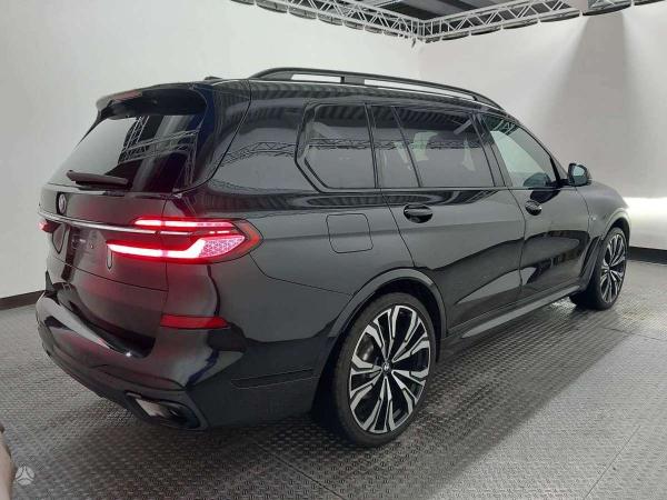 Black BMW X7 2022 in Vilnius, with an engine capacity of 3.00 L and mileage of 150 thousand km for 71690 €, photo 6 on AUTOMOTO.COM.LV