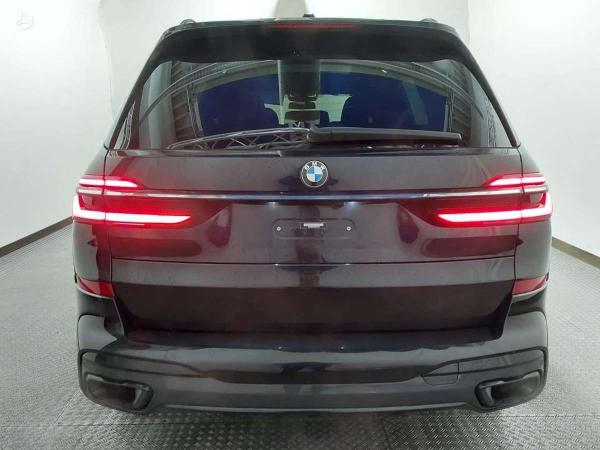 Black BMW X7 2022 in Vilnius, with an engine capacity of 3.00 L and mileage of 150 thousand km for 71690 €, photo 7 on AUTOMOTO.COM.LV
