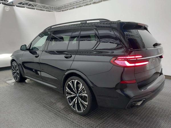 Black BMW X7 2022 in Vilnius, with an engine capacity of 3.00 L and mileage of 150 thousand km for 71690 €, photo 8 on AUTOMOTO.COM.LV