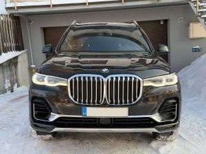 Melns BMW X7 2022 Viļņa, ar dzinēja tilpumu 3.00 L un nobraukumu 86 tūkst. km par 81000 €, foto  vietnē AUTOMOTO.COM.LV