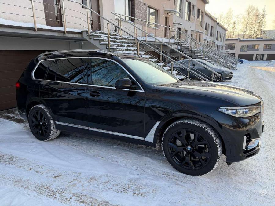 Melns BMW X7 2022 Viļņa, ar dzinēja tilpumu 3.00 L un nobraukumu 86 tūkst. km par 81000 €, foto 2 vietnē AUTOMOTO.COM.LV