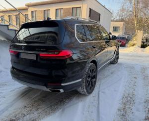 Melns BMW X7 2022 Viļņa, ar dzinēja tilpumu 3.00 L un nobraukumu 86 tūkst. km par 81000 €, foto 4 vietnē AUTOMOTO.COM.LV
