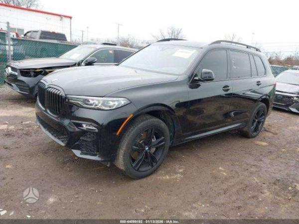 Black BMW X7 2022 in Klaipeda, with an engine capacity of 3.00 L and mileage of 52 thousand km for 24000 €, photo 2 on AUTOMOTO.COM.LV