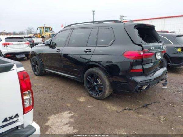 Black BMW X7 2022 in Klaipeda, with an engine capacity of 3.00 L and mileage of 52 thousand km for 24000 €, photo 3 on AUTOMOTO.COM.LV
