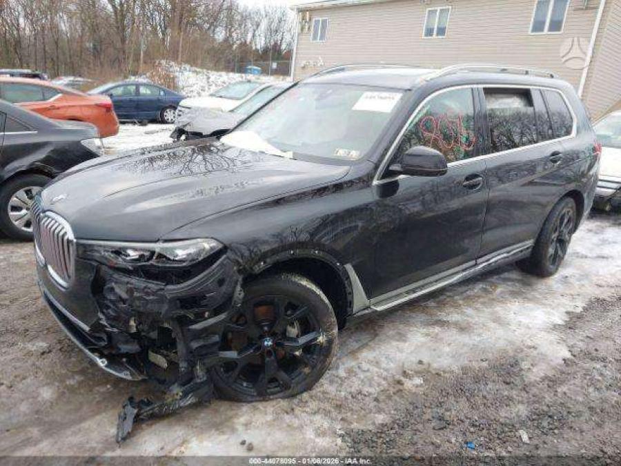 Black BMW X7 2022 in Klaipeda, with an engine capacity of 3.00 L and mileage of 63 thousand km for 20800 €, photo 2 on AUTOMOTO.COM.LV