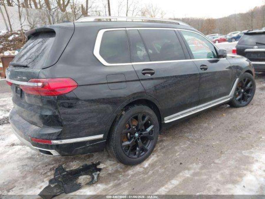Black BMW X7 2022 in Klaipeda, with an engine capacity of 3.00 L and mileage of 63 thousand km for 20800 €, photo 4 on AUTOMOTO.COM.LV