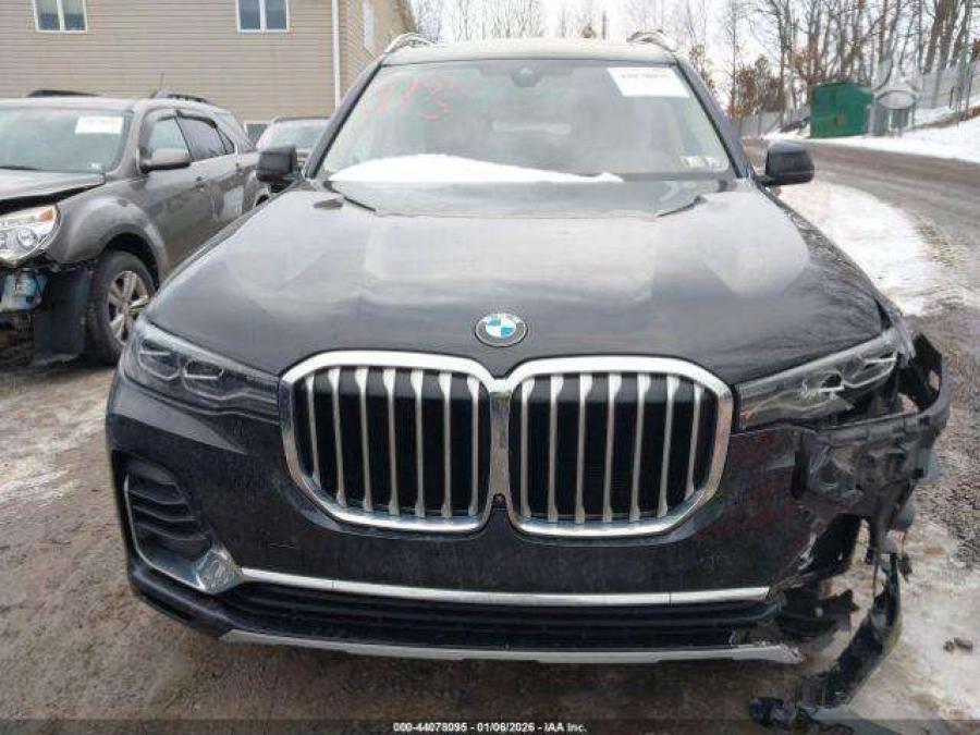 Black BMW X7 2022 in Klaipeda, with an engine capacity of 3.00 L and mileage of 63 thousand km for 20800 €, photo 12 on AUTOMOTO.COM.LV