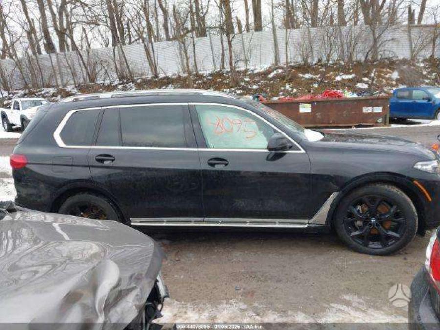 Black BMW X7 2022 in Klaipeda, with an engine capacity of 3.00 L and mileage of 63 thousand km for 20800 €, photo 13 on AUTOMOTO.COM.LV