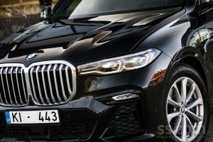 Black BMW X7 2022 in Jelgava, with an engine capacity of 3.00 L and mileage of 0 thousand km for 78500 €, photo 3 on AUTOMOTO.COM.LV