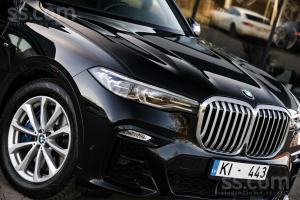 Black BMW X7 2022 in Jelgava, with an engine capacity of 3.00 L and mileage of 0 thousand km for 78500 €, photo 4 on AUTOMOTO.COM.LV