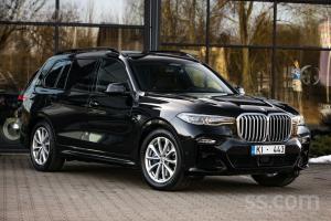 Black BMW X7 2022 in Jelgava, with an engine capacity of 3.00 L and mileage of 0 thousand km for 78500 €, photo 6 on AUTOMOTO.COM.LV