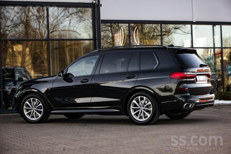Black BMW X7 2022 in Jelgava, with an engine capacity of 3.00 L and mileage of 0 thousand km for 78500 €, photo 12 on AUTOMOTO.COM.LV