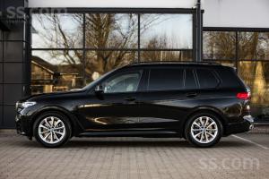 Black BMW X7 2022 in Jelgava, with an engine capacity of 3.00 L and mileage of 0 thousand km for 78500 €, photo 13 on AUTOMOTO.COM.LV