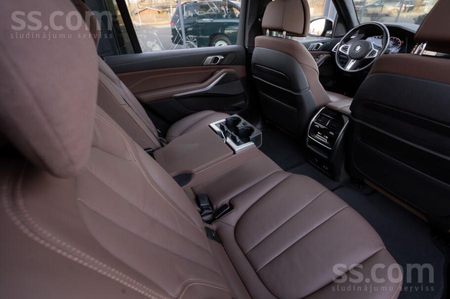 Black BMW X7 2022 in Jelgava, with an engine capacity of 3.00 L and mileage of 0 thousand km for 78500 €, photo 17 on AUTOMOTO.COM.LV