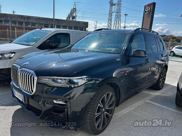Melns BMW X7 2022 Tallina, ar dzinēja tilpumu 3.00 L un nobraukumu 123 tūkst. km par 54900 €, foto  vietnē AUTOMOTO.COM.LV