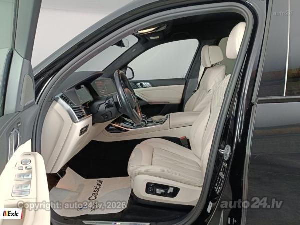 Melns BMW X7 2022 Tallina, ar dzinēja tilpumu 3.00 L un nobraukumu 123 tūkst. km par 54900 €, foto 7 vietnē AUTOMOTO.COM.LV