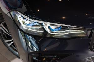 Black BMW X7 2022 in Kaunas, with an engine capacity of 3.00 L and mileage of 101 thousand km for 64771 €, photo 4 on AUTOMOTO.COM.LV