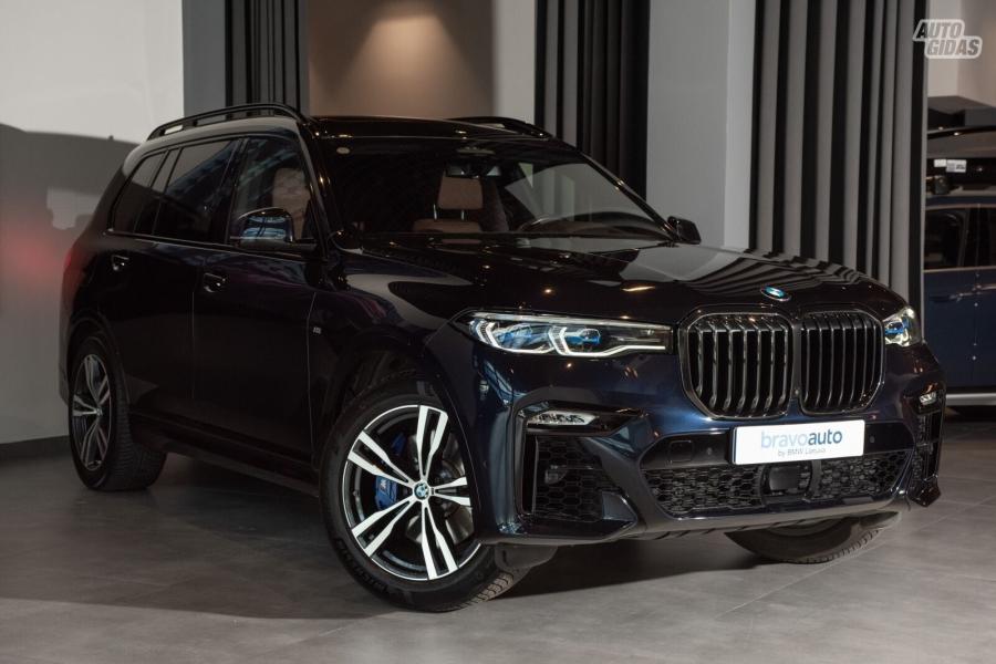 Black BMW X7 2022 in Kaunas, with an engine capacity of 3.00 L and mileage of 101 thousand km for 64771 €, photo 5 on AUTOMOTO.COM.LV
