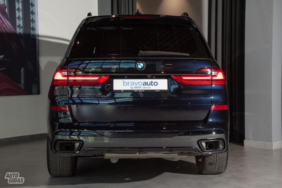 Black BMW X7 2022 in Kaunas, with an engine capacity of 3.00 L and mileage of 101 thousand km for 64771 €, photo 7 on AUTOMOTO.COM.LV