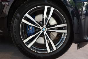 Black BMW X7 2022 in Kaunas, with an engine capacity of 3.00 L and mileage of 101 thousand km for 64771 €, photo 10 on AUTOMOTO.COM.LV