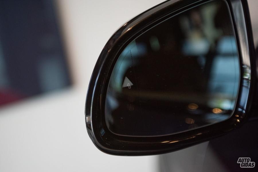 Black BMW X7 2022 in Kaunas, with an engine capacity of 3.00 L and mileage of 101 thousand km for 64771 €, photo 11 on AUTOMOTO.COM.LV