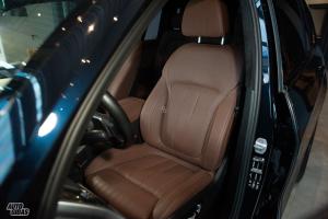 Black BMW X7 2022 in Kaunas, with an engine capacity of 3.00 L and mileage of 101 thousand km for 64771 €, photo 15 on AUTOMOTO.COM.LV