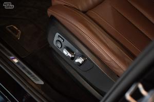 Black BMW X7 2022 in Kaunas, with an engine capacity of 3.00 L and mileage of 101 thousand km for 64771 €, photo 16 on AUTOMOTO.COM.LV