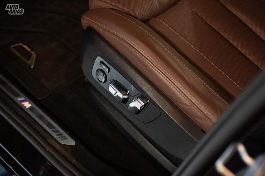 Black BMW X7 2022 in Kaunas, with an engine capacity of 3.00 L and mileage of 101 thousand km for 64771 €, photo 16 on AUTOMOTO.COM.LV