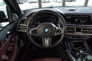 Black BMW X7 2022 in Kaunas, with an engine capacity of 3.00 L and mileage of 101 thousand km for 64771 €, photo 17 on AUTOMOTO.COM.LV