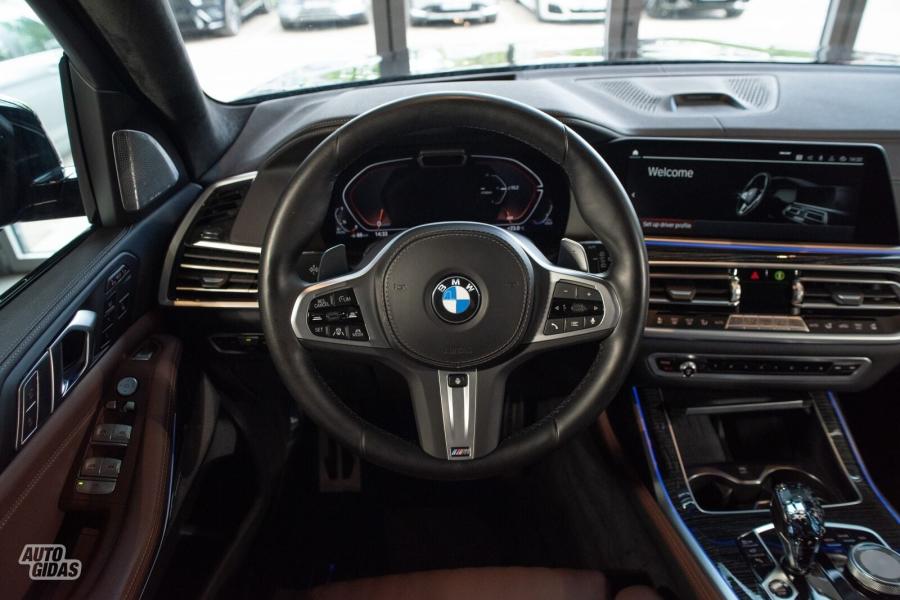 Black BMW X7 2022 in Kaunas, with an engine capacity of 3.00 L and mileage of 101 thousand km for 64771 €, photo 17 on AUTOMOTO.COM.LV
