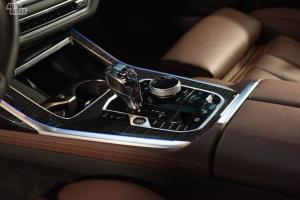 Black BMW X7 2022 in Kaunas, with an engine capacity of 3.00 L and mileage of 101 thousand km for 64771 €, photo 20 on AUTOMOTO.COM.LV