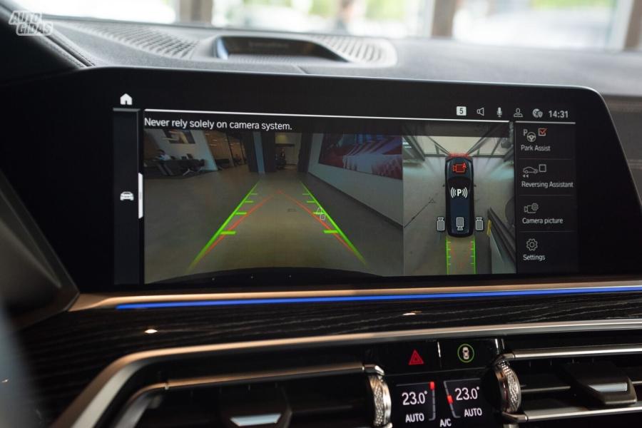 Black BMW X7 2022 in Kaunas, with an engine capacity of 3.00 L and mileage of 101 thousand km for 64771 €, photo 21 on AUTOMOTO.COM.LV