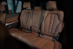 Black BMW X7 2022 in Kaunas, with an engine capacity of 3.00 L and mileage of 101 thousand km for 64771 €, photo 27 on AUTOMOTO.COM.LV