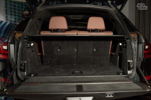 Black BMW X7 2022 in Kaunas, with an engine capacity of 3.00 L and mileage of 101 thousand km for 64771 €, photo 29 on AUTOMOTO.COM.LV