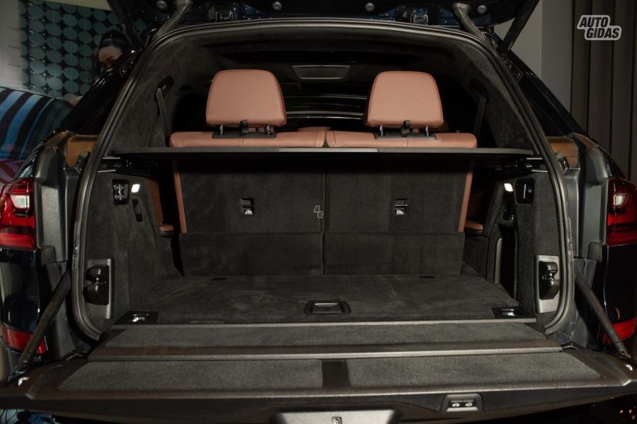 Black BMW X7 2022 in Kaunas, with an engine capacity of 3.00 L and mileage of 101 thousand km for 64771 €, photo 29 on AUTOMOTO.COM.LV