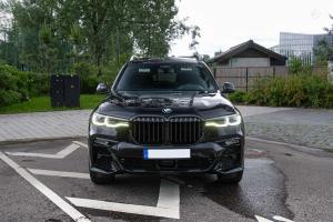 Черный БМВ X7 2022 в Вильнюс, объемом двигателя 3.00 л и пробегом 58 тыс. км за 69500 €, фото  на AUTOMOTO.COM.LV