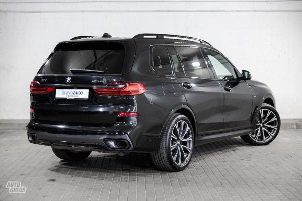 Black BMW X7 2022 in Vilnius, with an engine capacity of 3.00 L and mileage of 88 thousand km for 64991 €, photo 6 on AUTOMOTO.COM.LV