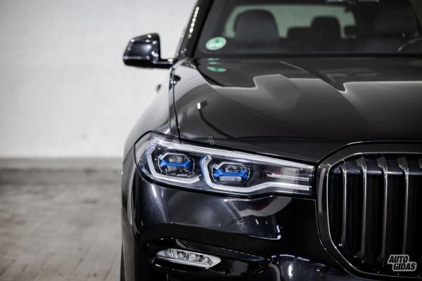 Black BMW X7 2022 in Vilnius, with an engine capacity of 3.00 L and mileage of 88 thousand km for 64991 €, photo 8 on AUTOMOTO.COM.LV