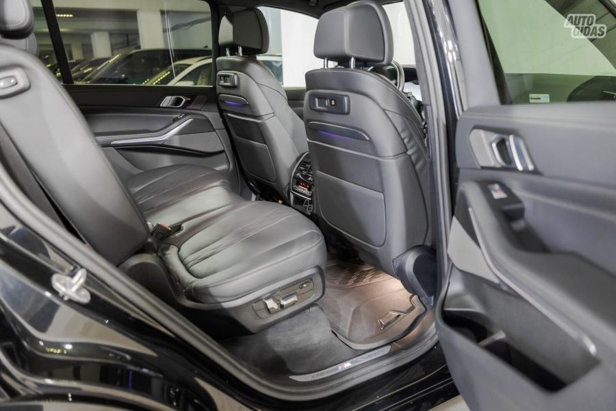Melns BMW X7 2022 Viļņa, ar dzinēja tilpumu 3.00 L un nobraukumu 88 tūkst. km par 64991 €, foto 23 vietnē AUTOMOTO.COM.LV