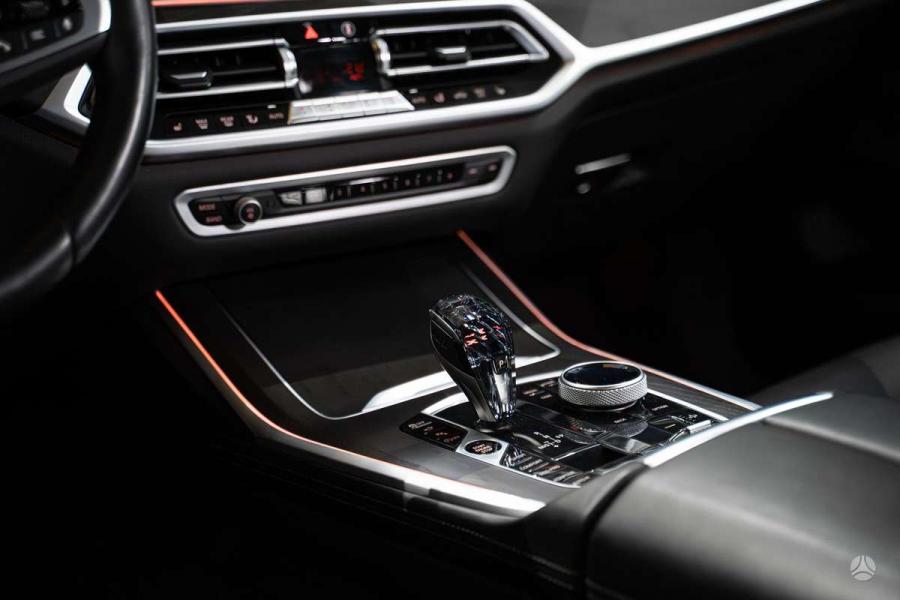 Melns BMW X7 2022 Kauņa, ar dzinēja tilpumu 4.40 L un nobraukumu 85 tūkst. km par 62500 €, foto 12 vietnē AUTOMOTO.COM.LV