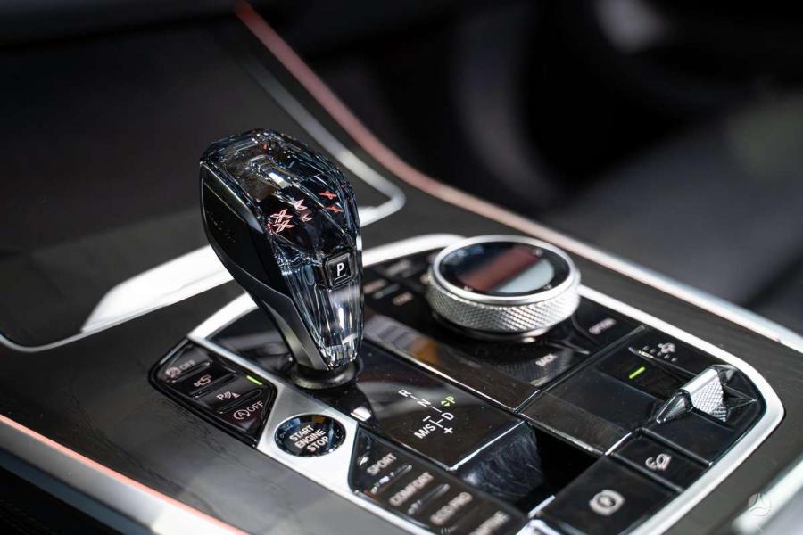Melns BMW X7 2022 Kauņa, ar dzinēja tilpumu 4.40 L un nobraukumu 85 tūkst. km par 62500 €, foto 13 vietnē AUTOMOTO.COM.LV