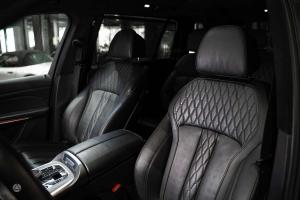 Melns BMW X7 2022 Kauņa, ar dzinēja tilpumu 4.40 L un nobraukumu 85 tūkst. km par 62500 €, foto 15 vietnē AUTOMOTO.COM.LV