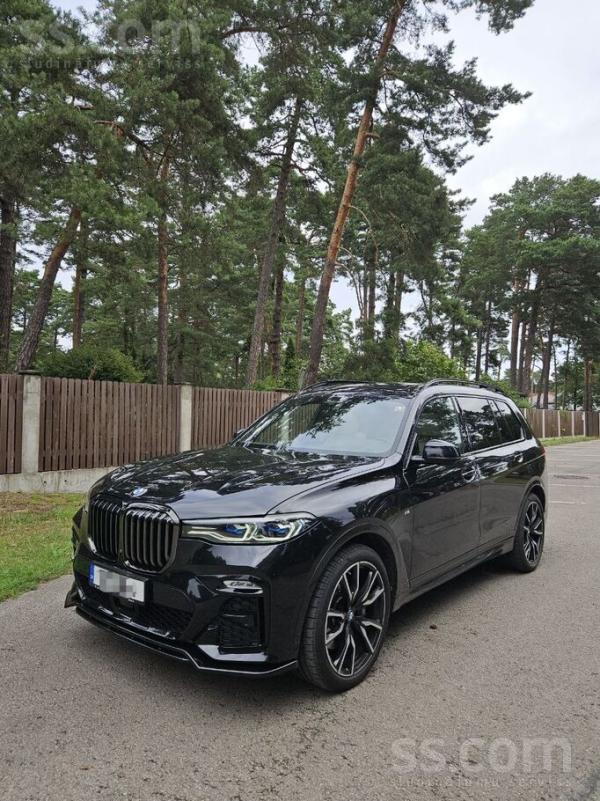 Black BMW X7 2022 in Riga, with an engine capacity of 3.00 L and mileage of 89 thousand km for 69000 €, photo 1 on AUTOMOTO.COM.LV