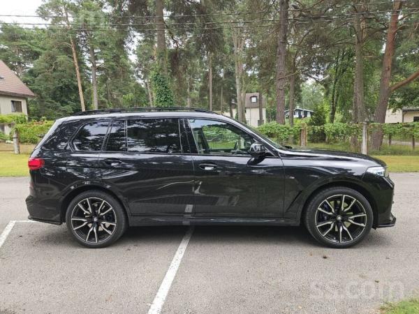 Black BMW X7 2022 in Riga, with an engine capacity of 3.00 L and mileage of 89 thousand km for 69000 €, photo 6 on AUTOMOTO.COM.LV