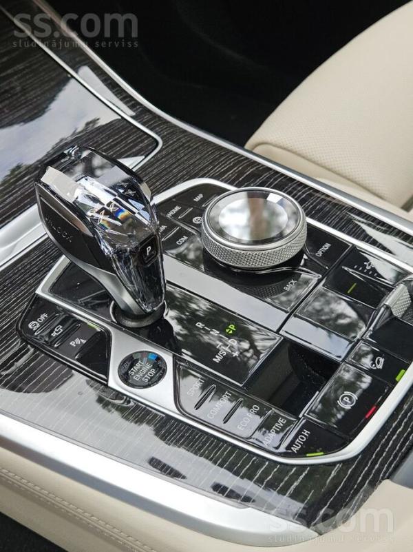Black BMW X7 2022 in Riga, with an engine capacity of 3.00 L and mileage of 89 thousand km for 69000 €, photo 7 on AUTOMOTO.COM.LV