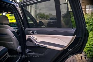 Melns BMW X7 2022 Rīga, ar dzinēja tilpumu 3.00 L un nobraukumu 36 tūkst. km par 75990 €, foto 26 vietnē AUTOMOTO.COM.LV