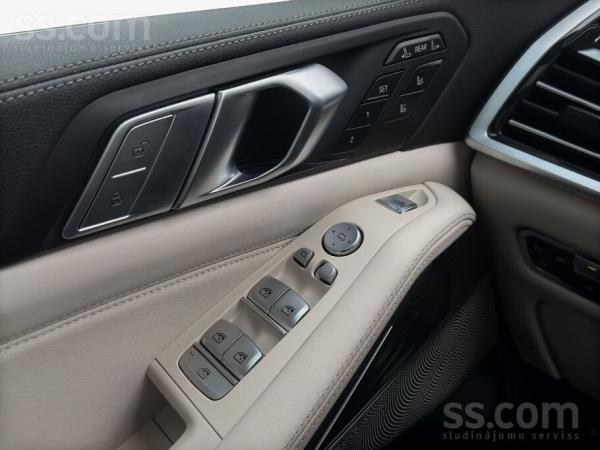 Melns BMW X7 2022 Rīga, ar dzinēja tilpumu 3.00 L un nobraukumu 88 tūkst. km par 71990 €, foto 10 vietnē AUTOMOTO.COM.LV