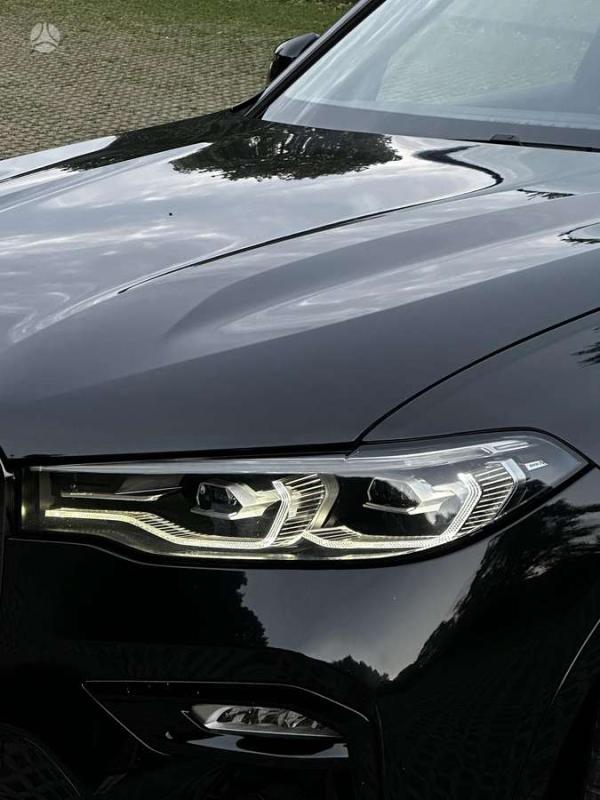 Black BMW X7 2022 in Vilnius, with an engine capacity of 3.00 L and mileage of 58 thousand km for 61000 €, photo 3 on AUTOMOTO.COM.LV