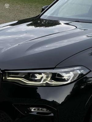 Black BMW X7 2022 in Vilnius, with an engine capacity of 3.00 L and mileage of 58 thousand km for 61000 €, photo 3 on AUTOMOTO.COM.LV