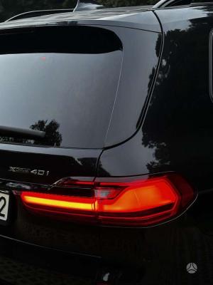 Black BMW X7 2022 in Vilnius, with an engine capacity of 3.00 L and mileage of 58 thousand km for 61000 €, photo 6 on AUTOMOTO.COM.LV